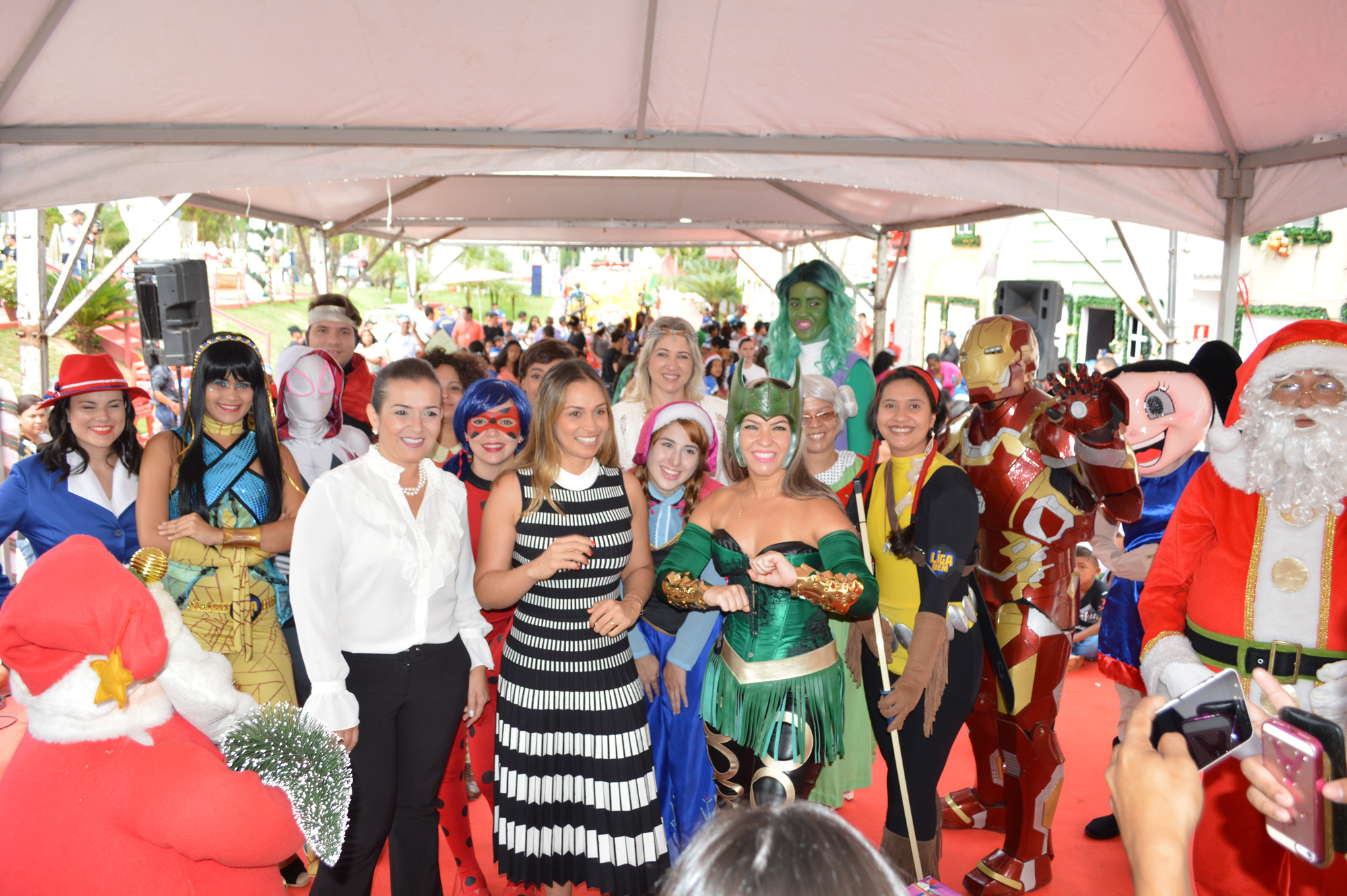 Crianças carentes recebem presentes da Prefeitura em dia de visita à ...